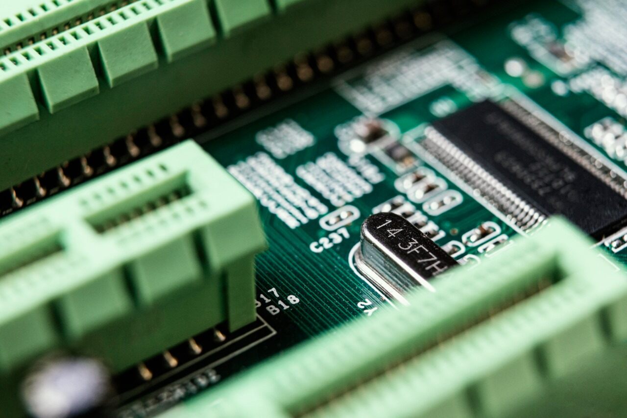 ¿Qué es un microcontrolador? | INCEL